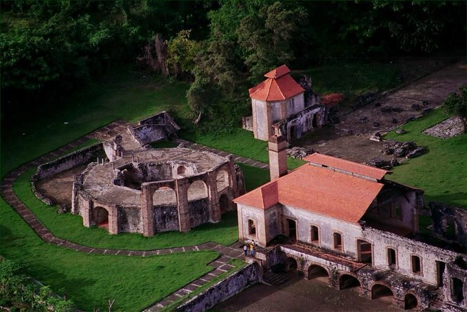 Uno de los primeros ingenios azucareros de América. Boca de Nigua, San ...