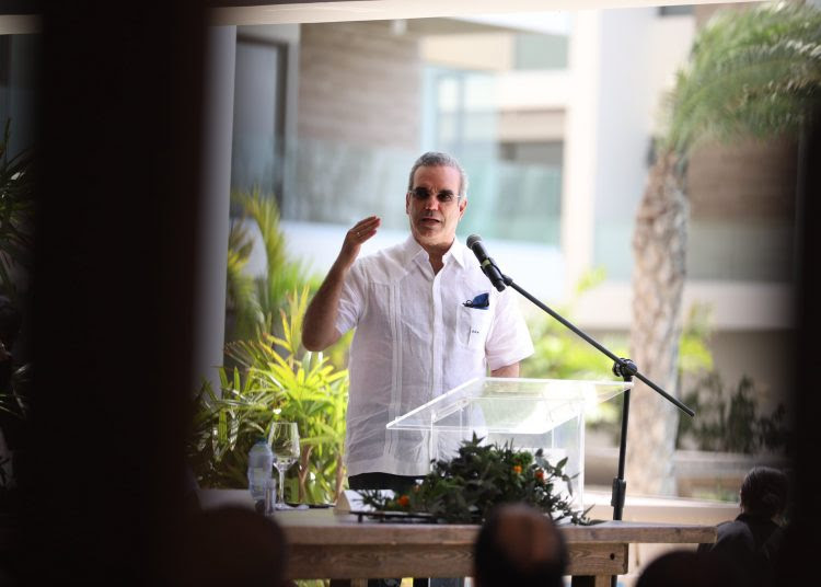 Abinader asegura se han recuperado 40,000 empleos en el sector turismo